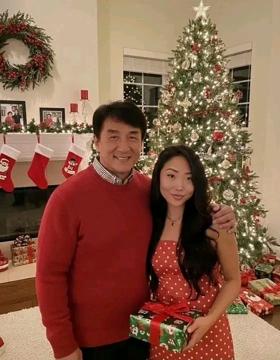 Tiffany Fong aux côtés de son papa Chan Kong-sang - VIPZONE