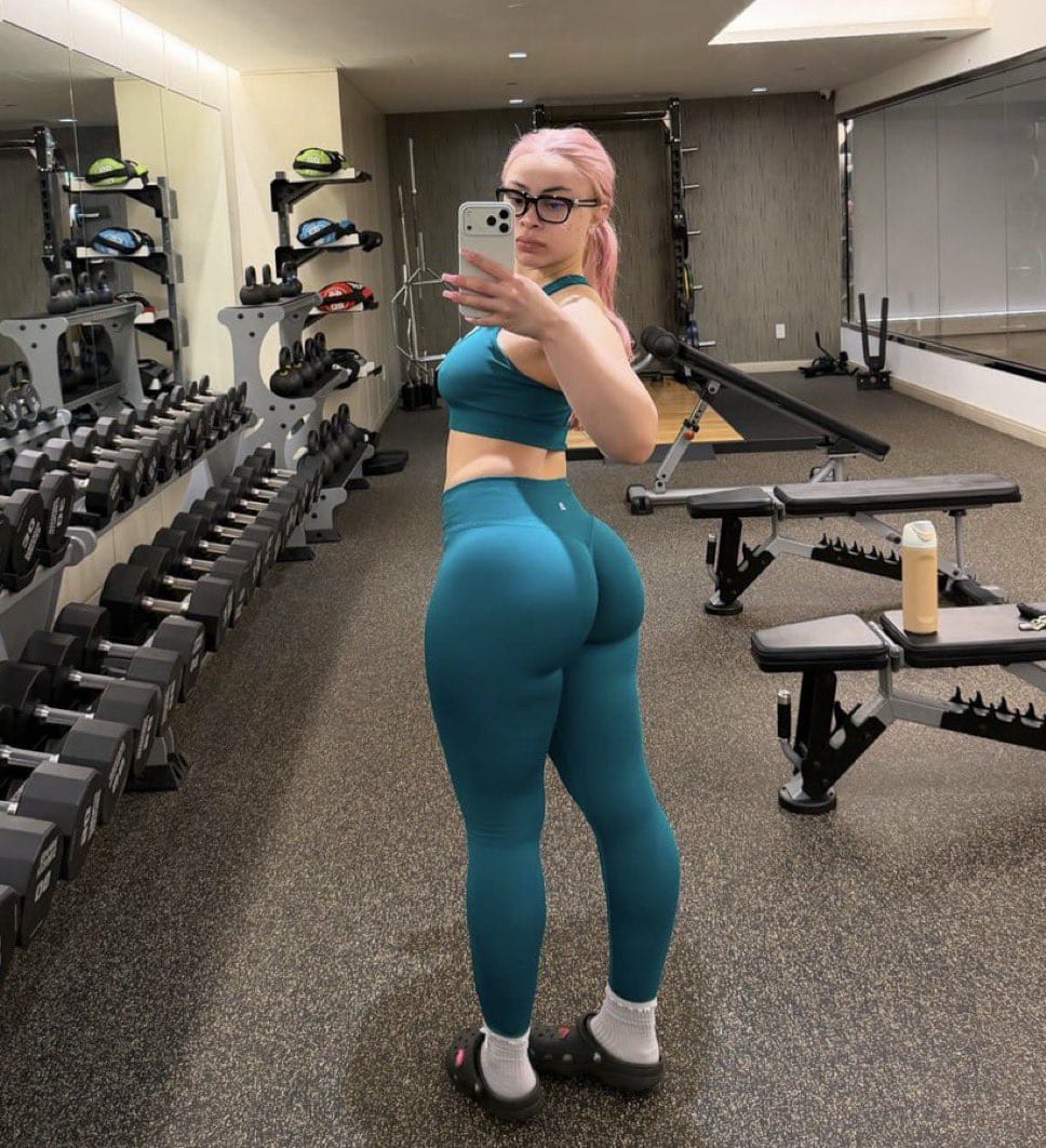 Ice Spice travaille dur à la salle de sport - VIPZONE